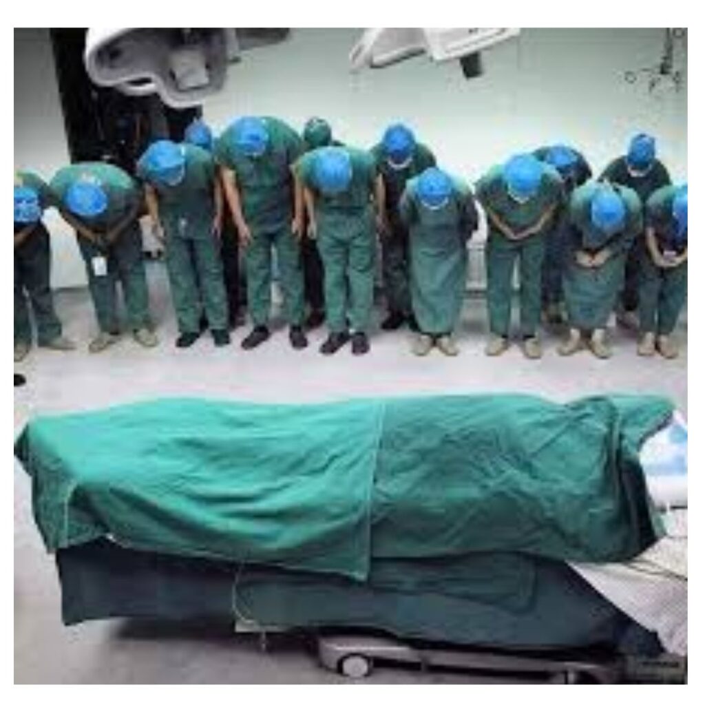 Equipe médica se curva em emocionante homenagem a jovem doadora que ...